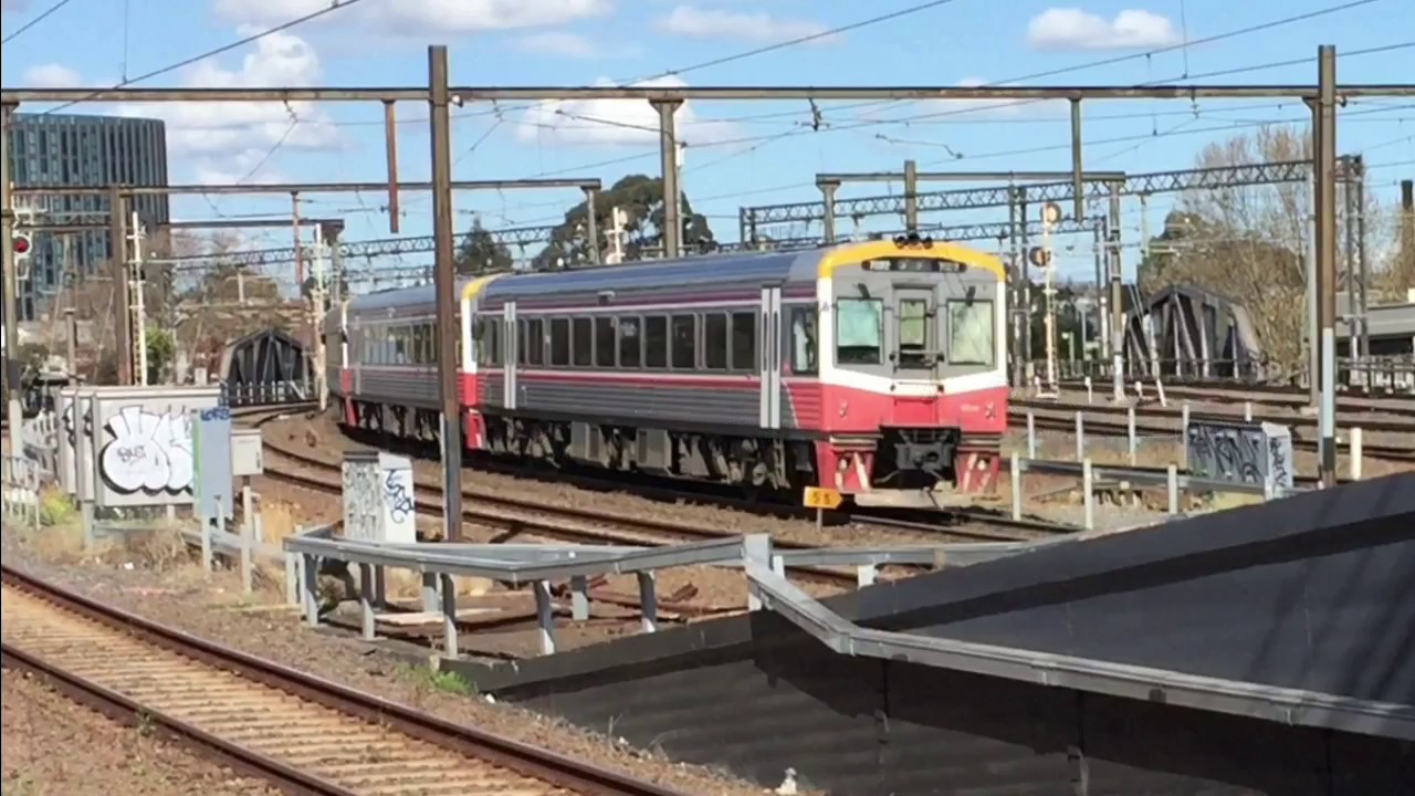 V/Line Taralgon Sprinter at Richmond (20/09/2018) - YouTube