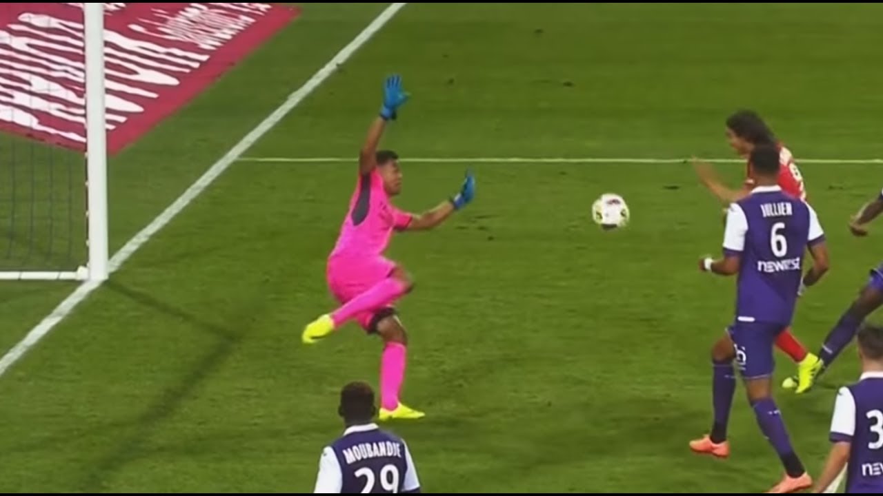 20 AMAZING GOALKEEPER SAVES BEST of 2017 - YouTube