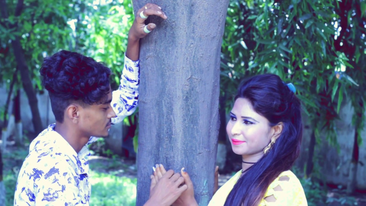 Mon pinjiray baidhasi tor mon / Model: Ariyan Khan And Sathi Aktar ...