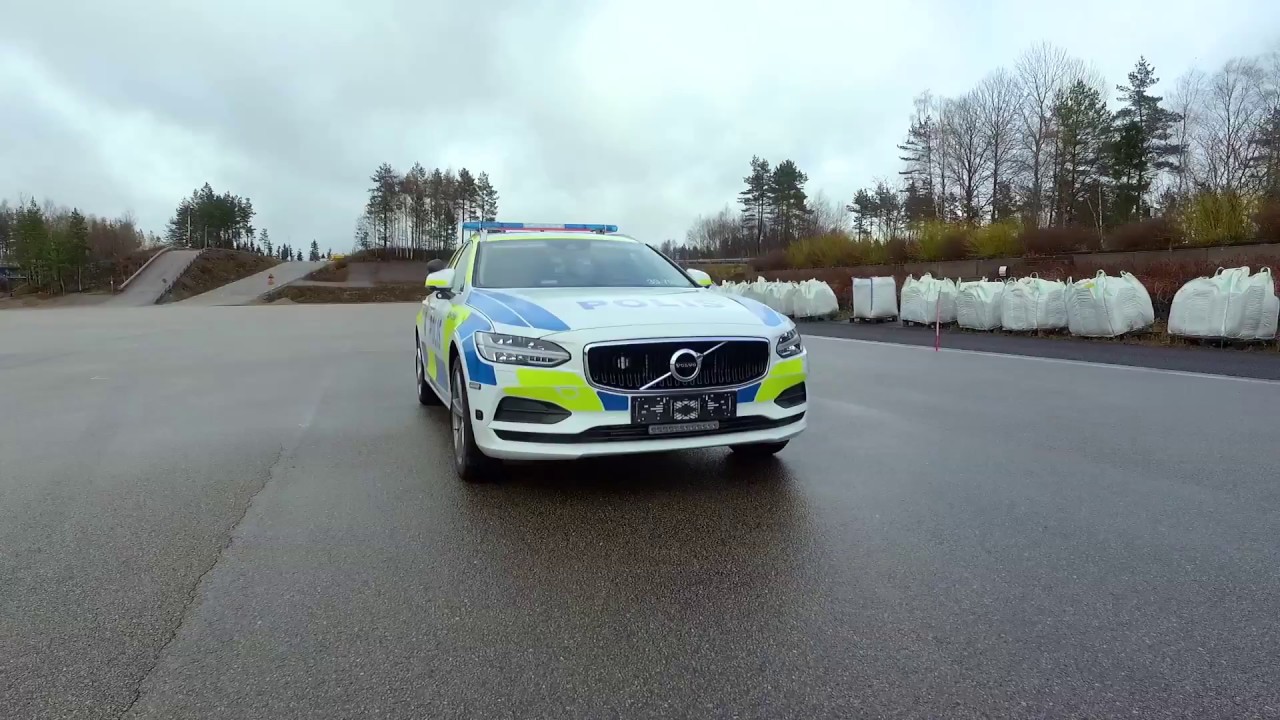 Volvo V90 som polisbil - YouTube