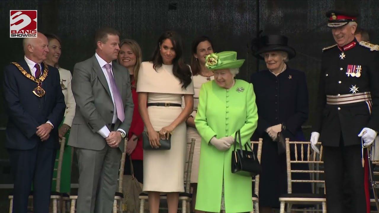 Queen Elizabeth was 'very hurt' when Prince Harry and Meghan Markle ...