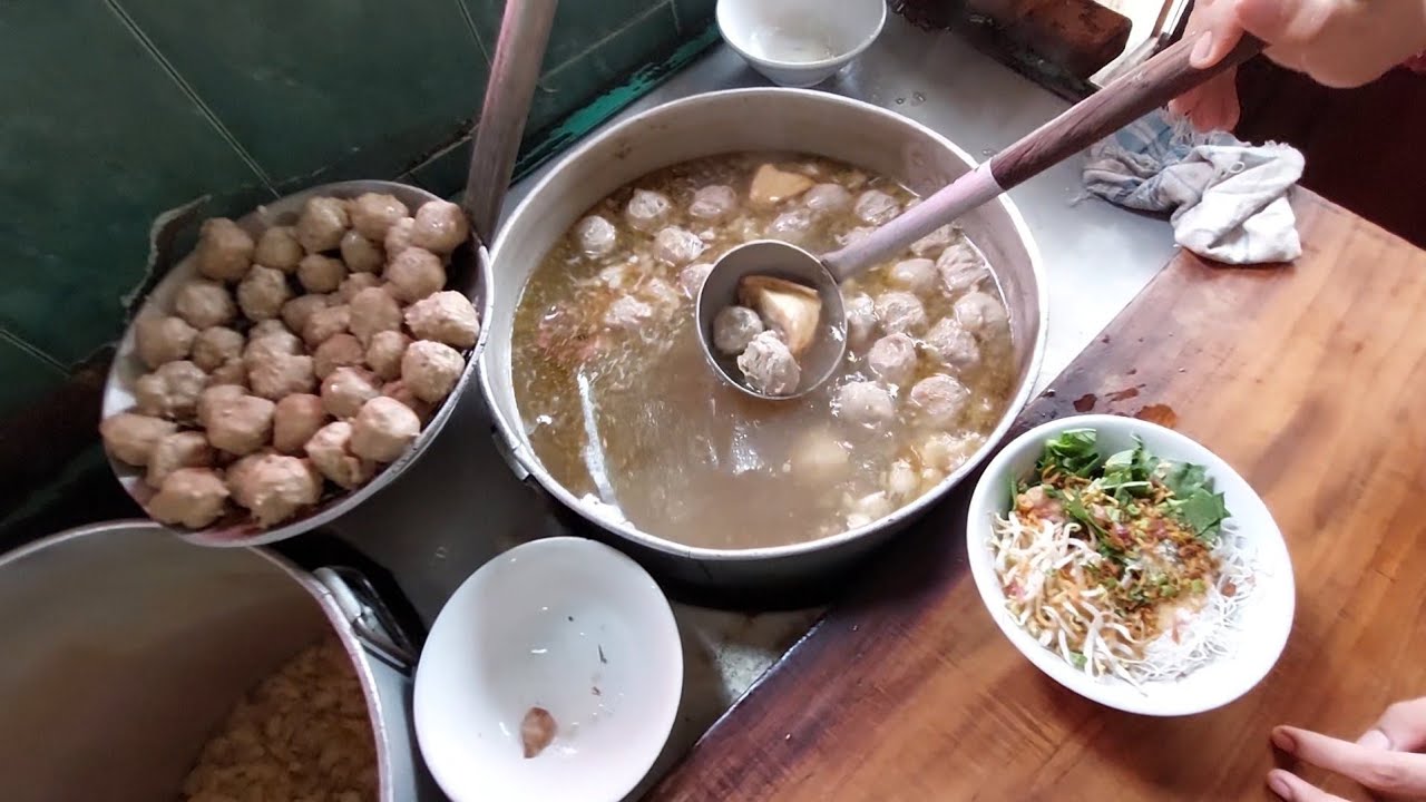 BAKSO 88 BERGIZI DAN BERGENGSI TERKENAL DI SLIPI !!! INDONESIAN STREET ...
