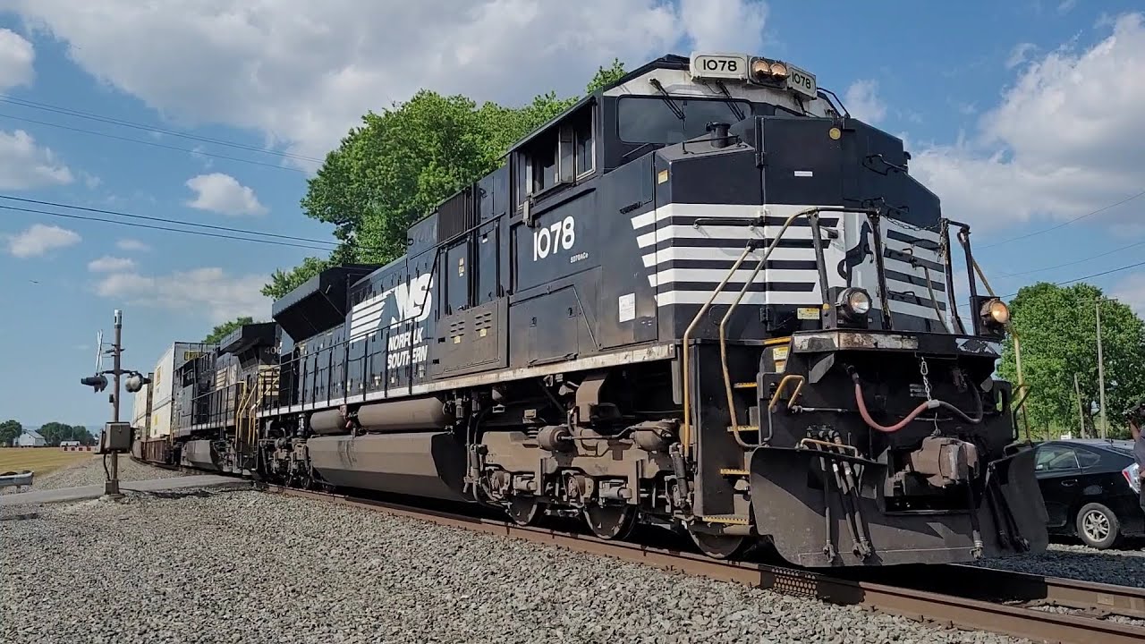 An SD70ACE Leads 289 And A High And Wide On 13Z At Reiff Church Road ...