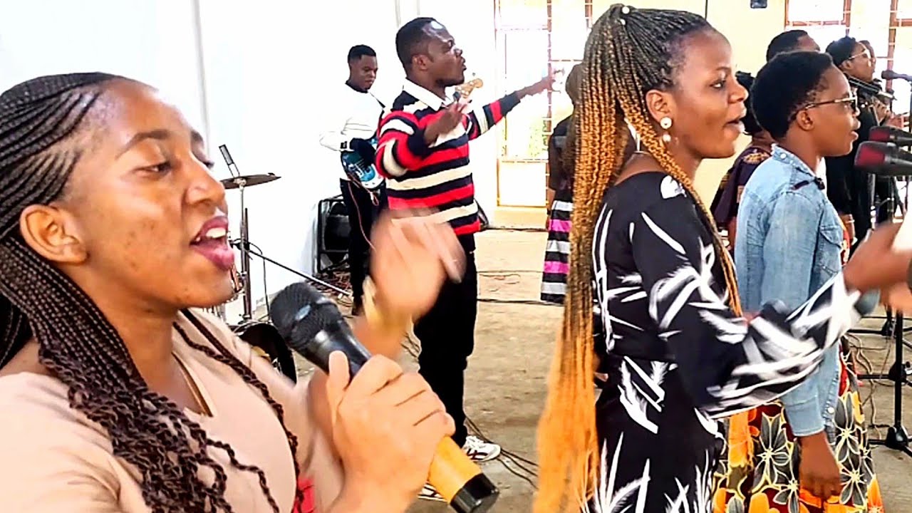 PRAISE & WORSHIP TEAM - FPCT MAJENGO MOSHI. - YouTube