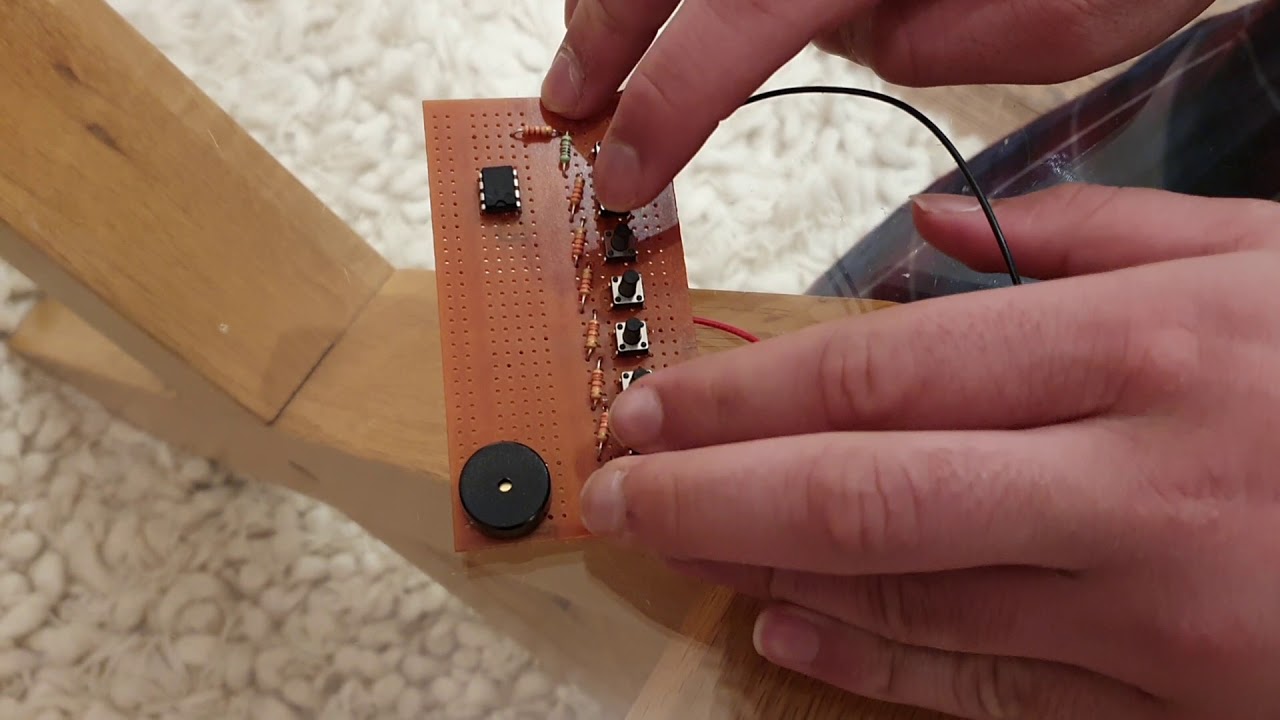 Electric piano using 555 timer - YouTube