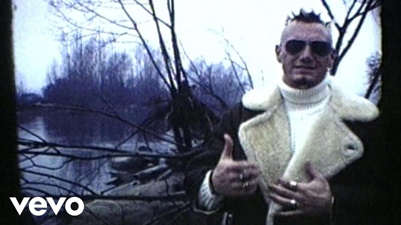 Gemelli Diversi - Anima Gemella (videoclip) - YouTube