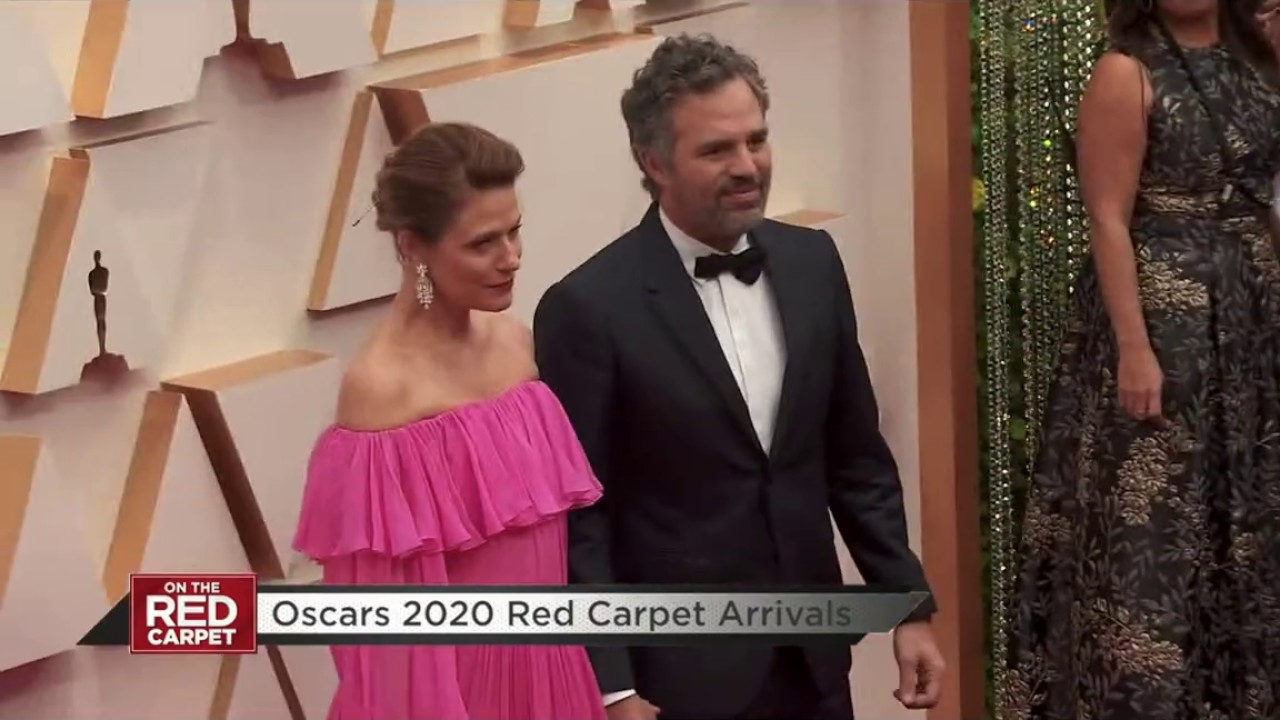 Mark Ruffalo and Sunrise Ruffalo at the Oscars 2020 Red Carpet - YouTube