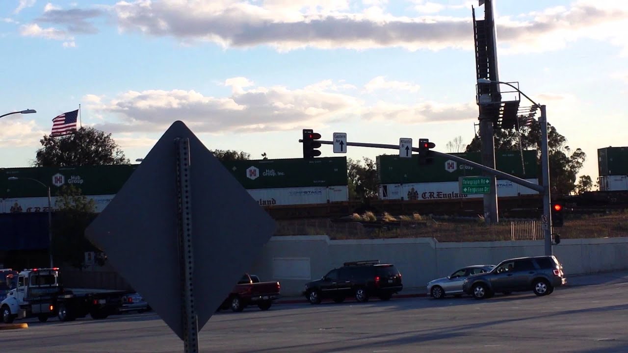 Union Pacific Long Intermodal Train at East Los Angeles - YouTube