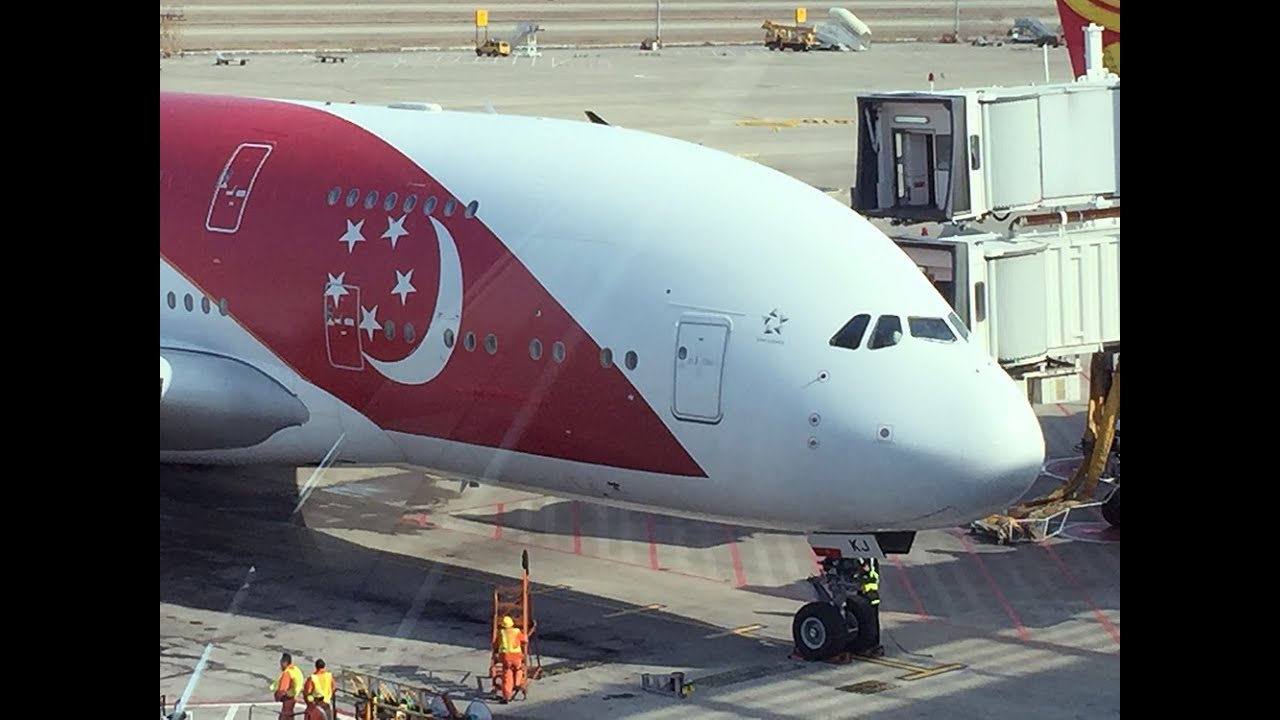 Singapore Airlines A380 SG50 livery - SQ833 - YouTube