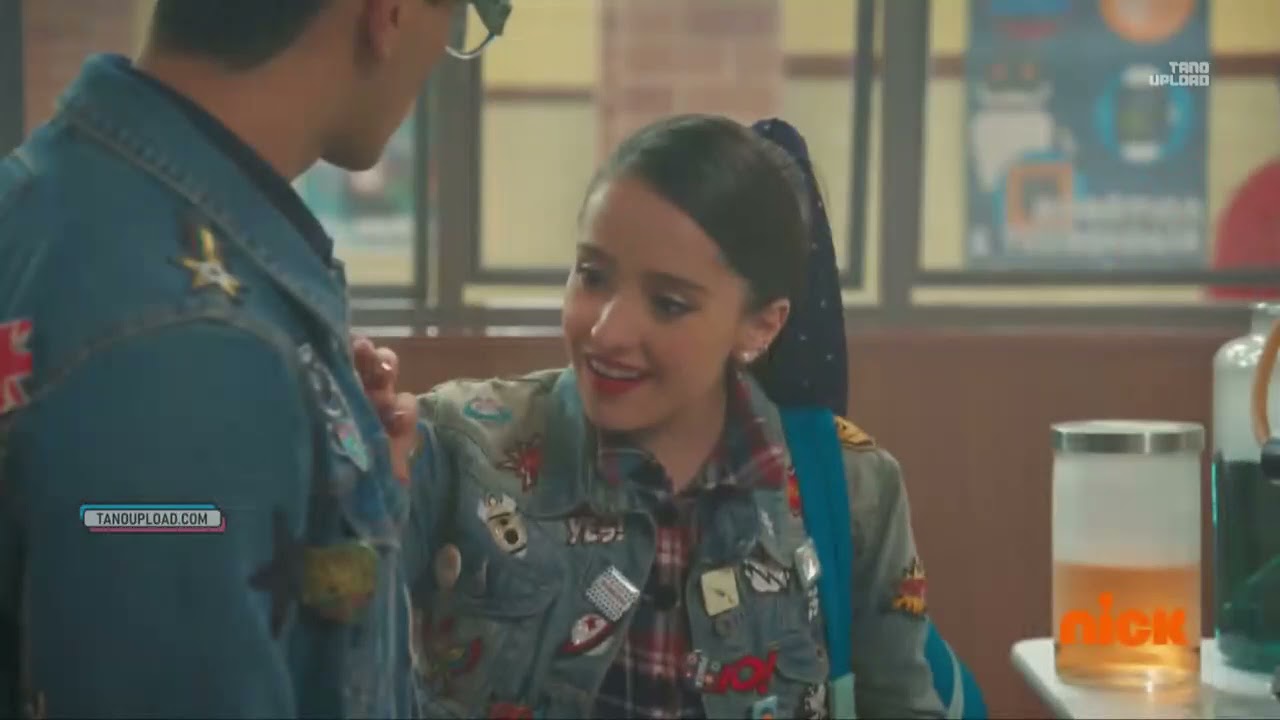 Eva y Tiago ven la nueva versión de Rubén / Club 57 - YouTube