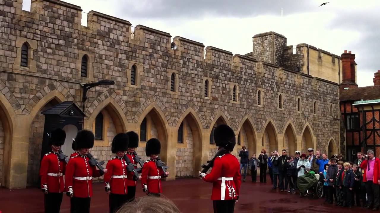 Changing of the guards at Windsor Castle - YouTube