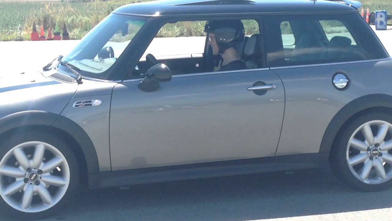 Mini Cooper S at autocross - YouTube