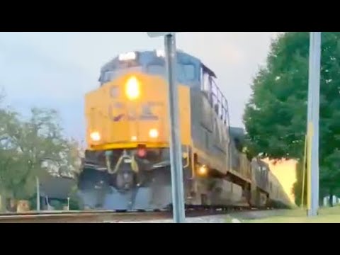 Sharp K5la on CM44AC! Csx 7040 leading!( Csx 514 trailing!) 87 cars ...