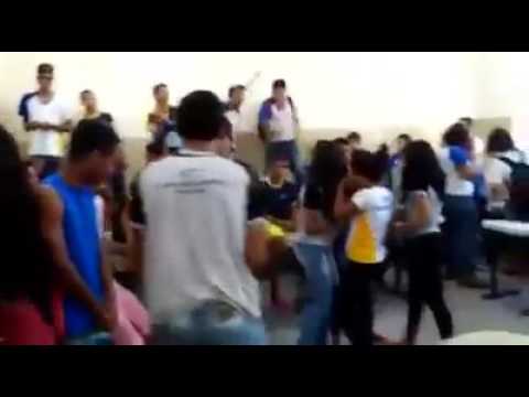Alunos "fazem" baile Funk na sala de aula E COLOCAM HIT (BUMBUMGRANADA ...