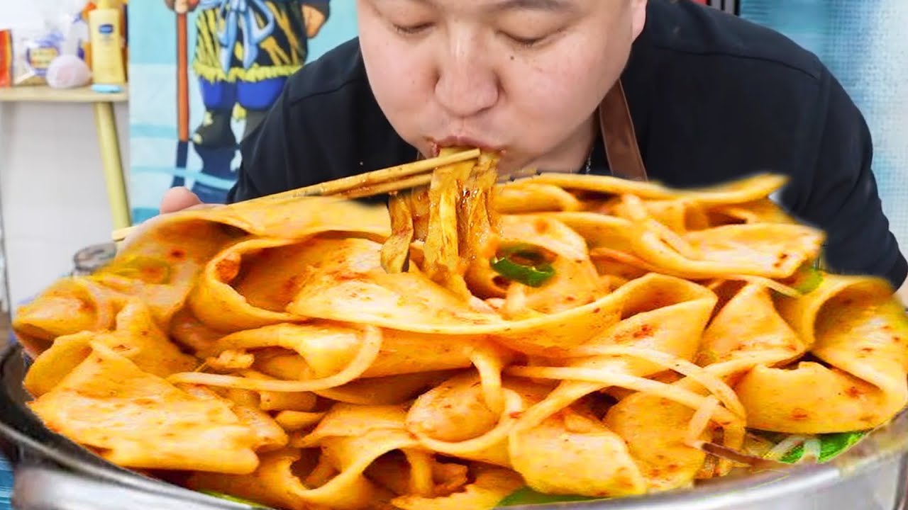 Chinese Guy Cooks Handmade Youpo Noodles, Super Easy And Delicious ...