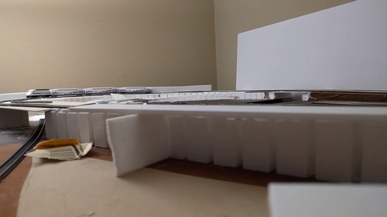 N scale metro link - YouTube