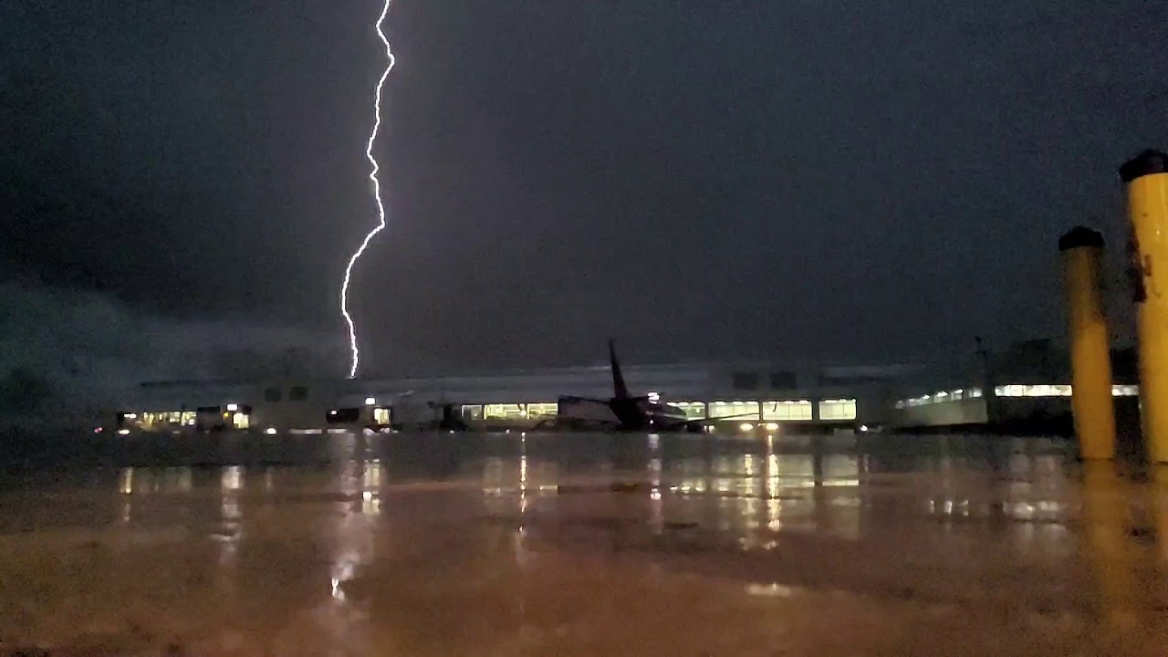 lightning strike at Jacksonville International Airport - YouTube