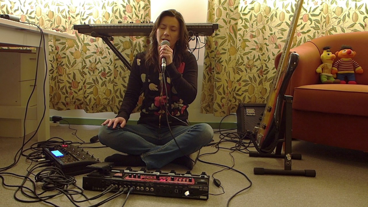 Laura Stavinoha - Basics - live looping - YouTube