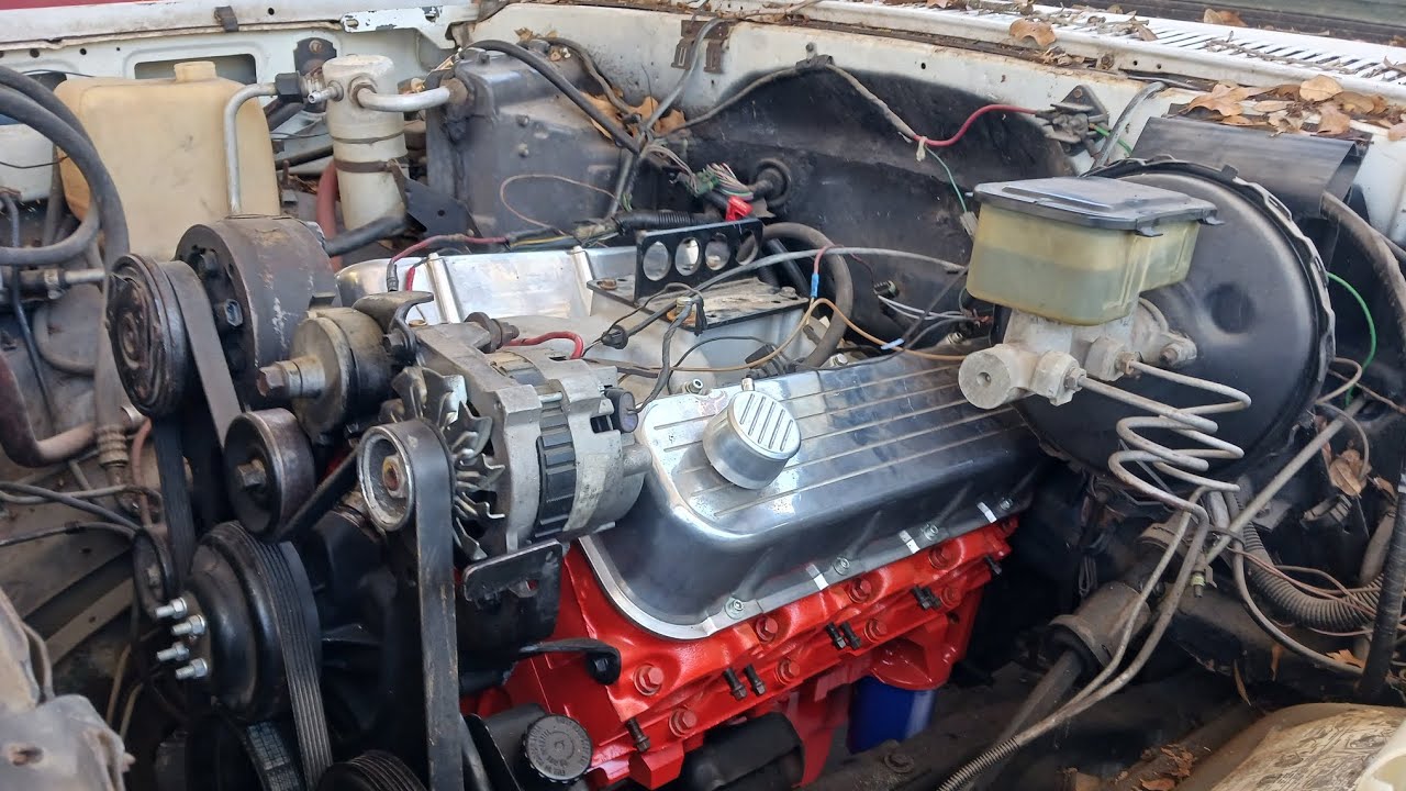 Square body with a brand new Big block chevy - YouTube