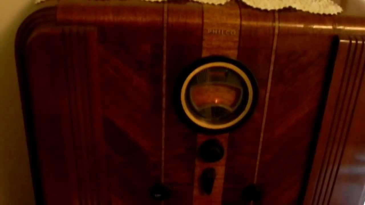 1936 Philco radio model 37-640x playing. - YouTube