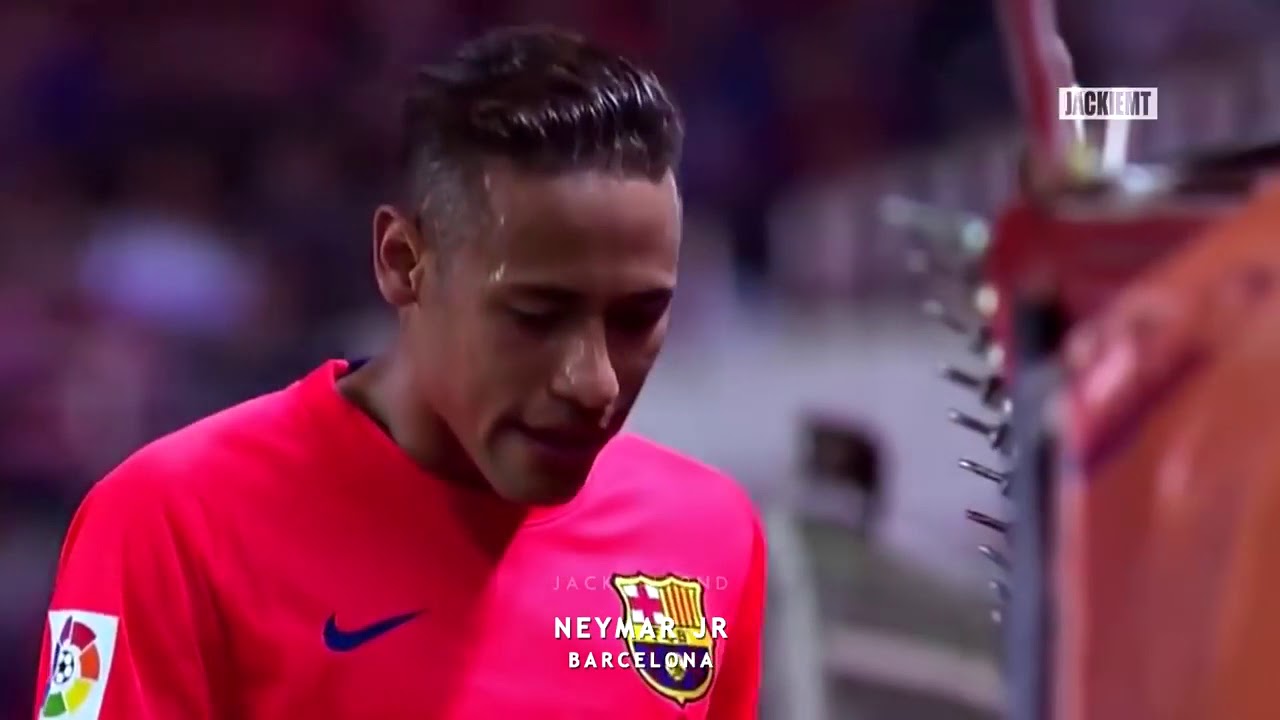 Football Players Angry After Substitution - YouTube