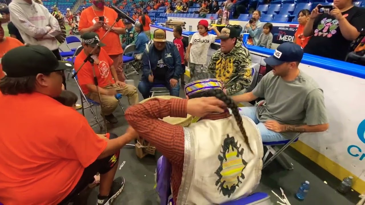 Black otter Singers Live Saskatoon pow wow 2022 - YouTube