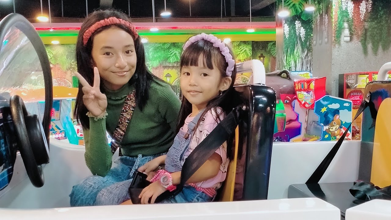 Mobil Putar-putar ,Bruss..Braas... - YouTube