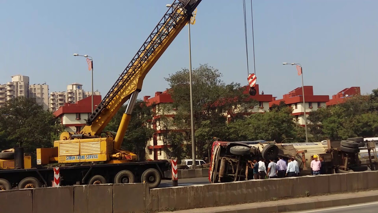 LPG GAS Tanker Accident At Uran Phata Flyover Navi Mumbai - YouTube
