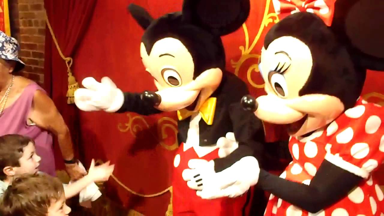 Mickey Backstage - YouTube
