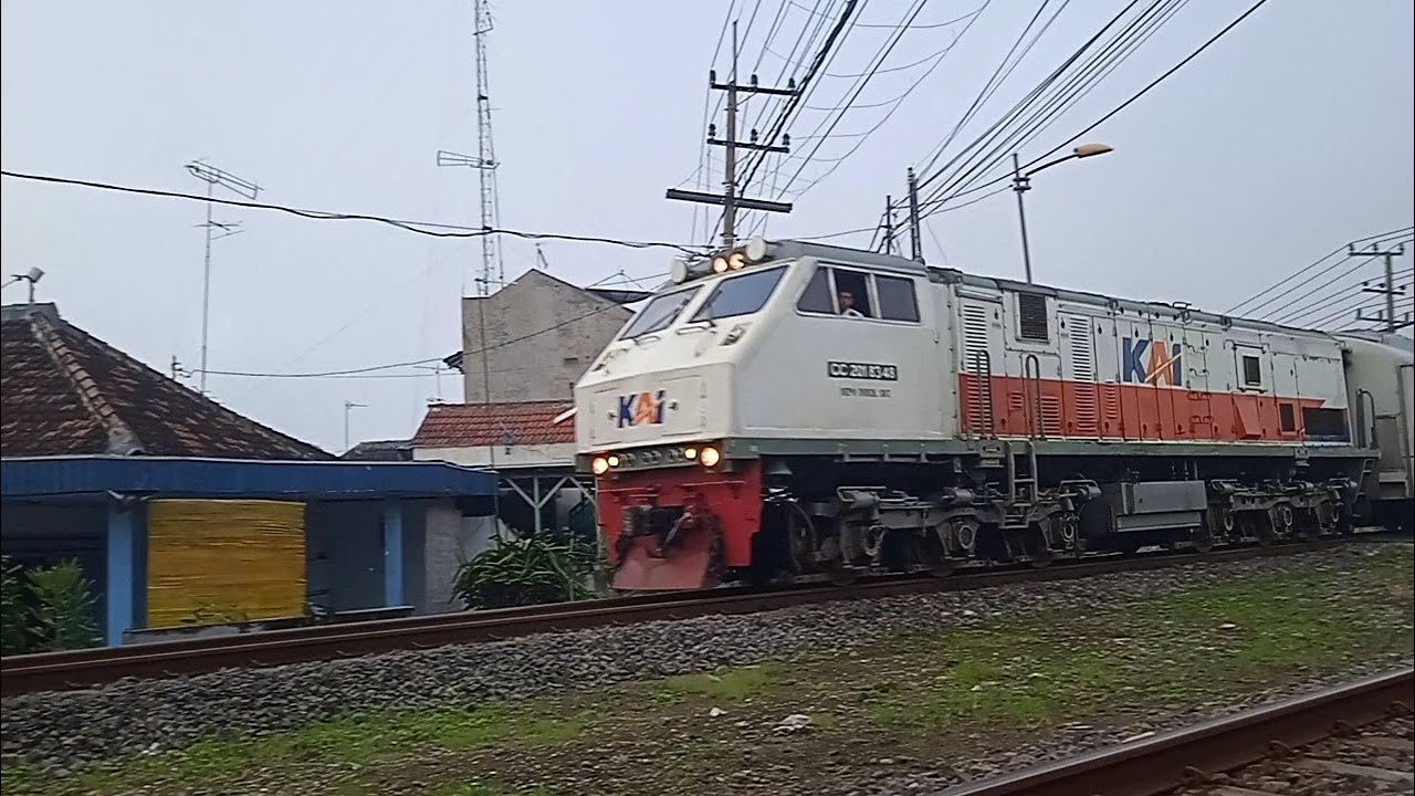 LOKOMOTIF CC 201 83 48 DEPO INDUK SDT ft KA 7008 SEMBRANI TAMBAHAN ...