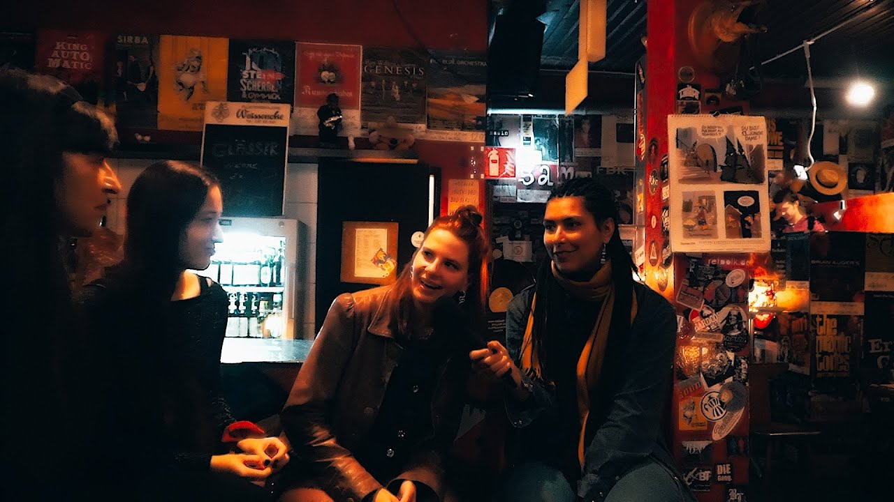 Ganz gut für'ne Frau - YouTube