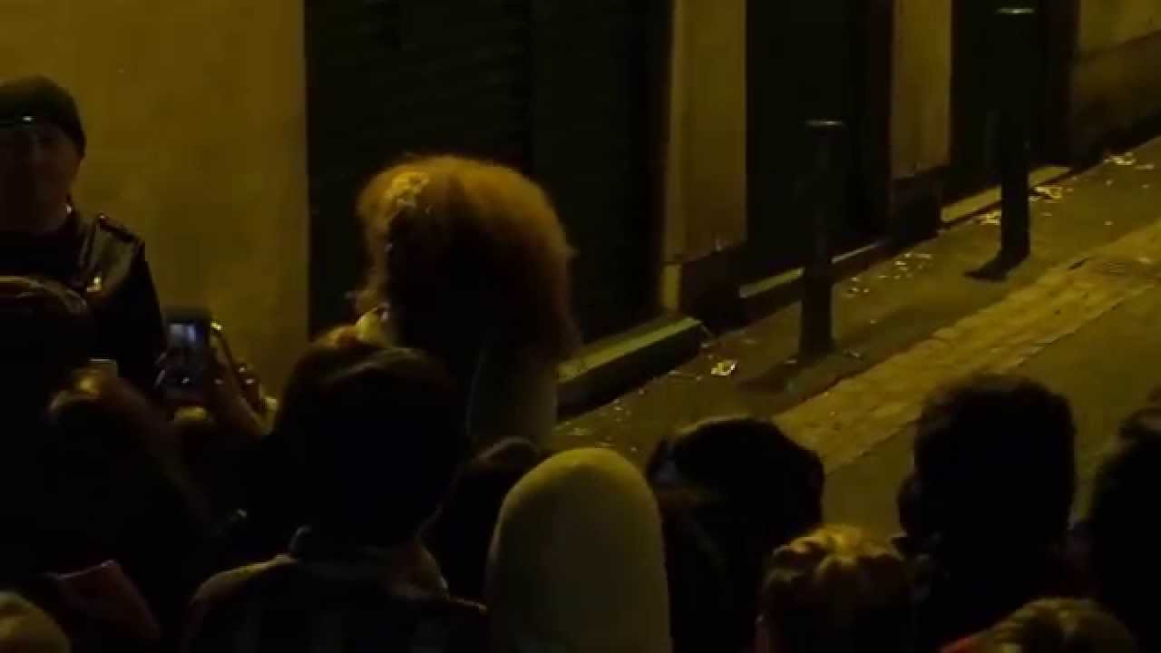 Danielle Withers chatting to the fans after Brandon Flowers - YouTube