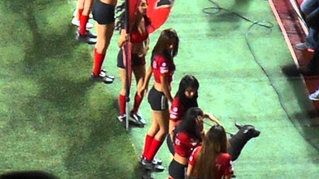 Chicas Calientes Moviendo La Colita Youtube