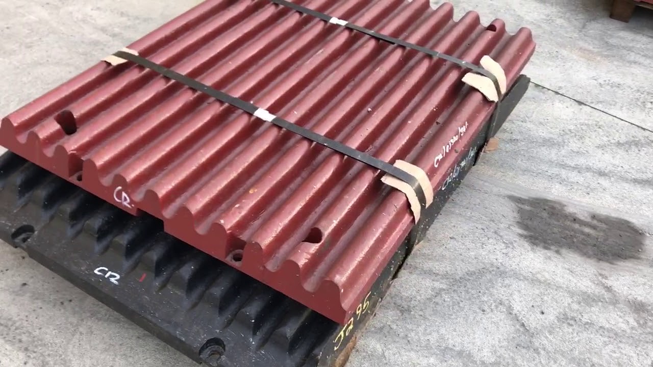 Extec C12 & Sandvik QJ340/QJ341 Jaws. - YouTube