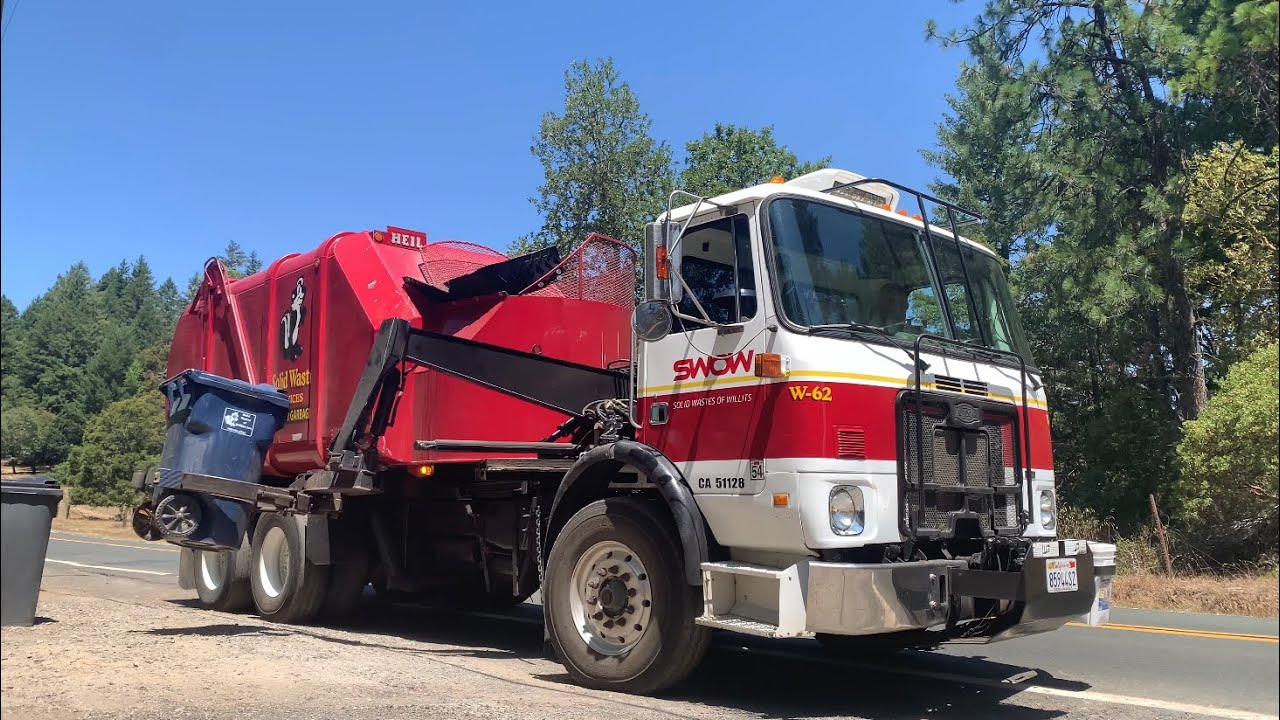 Autocar WX64- Heil Rapid Rail Garbage Truck: "Mountain" Recycling - YouTube