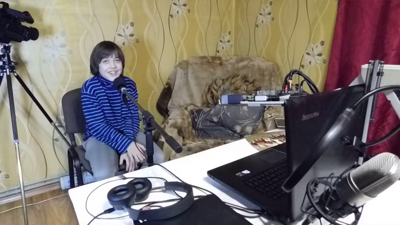 Где жить... Видеодневник Danny Moro. Сын разучивает песню. - YouTube