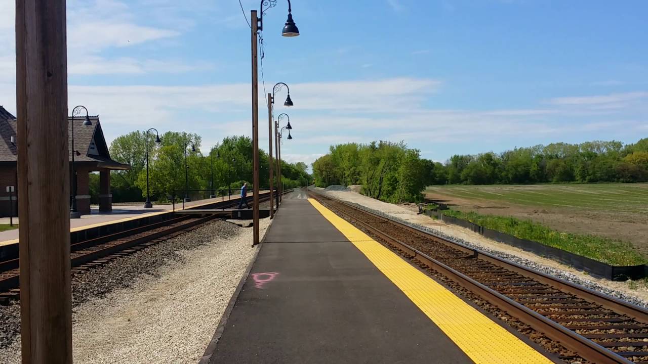 Metra F40PH 118 pushes inbound train number 116 through Washington St ...
