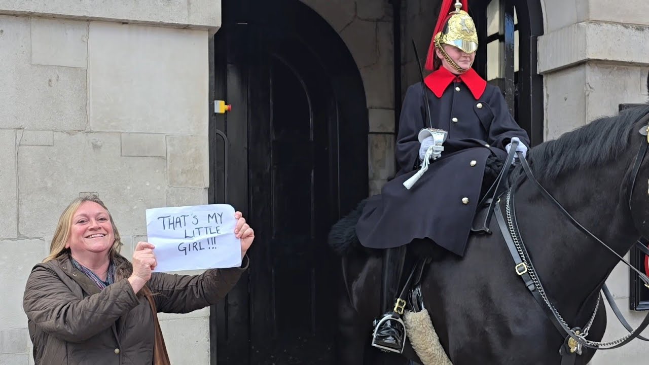 Mum supried kings guard daughter on her first day at horse guards that ...