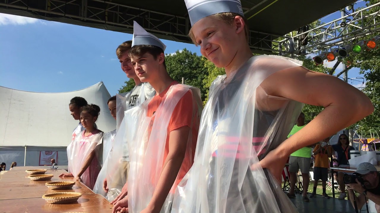 2018 Pumpkin Pie Eating Competition - YouTube