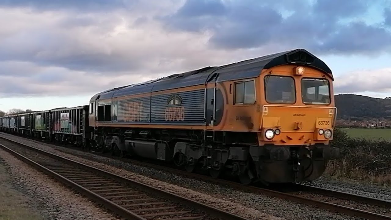 16/01/22 - Class 66 - 66736 "Wolverhampton Wanderers" - Westfield ...