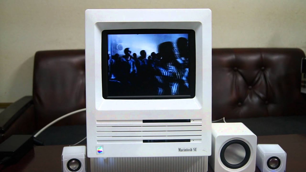 Macintosh SE mac 1984 cm - YouTube