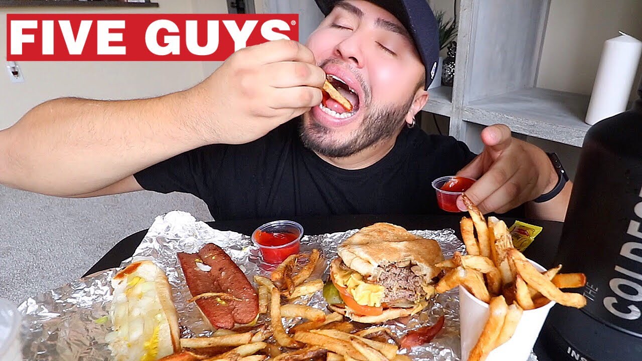 FIVE GUYS TRIPLE BACON CHEESEBURGER + HOTDOG + CAJUN FRIES - YouTube