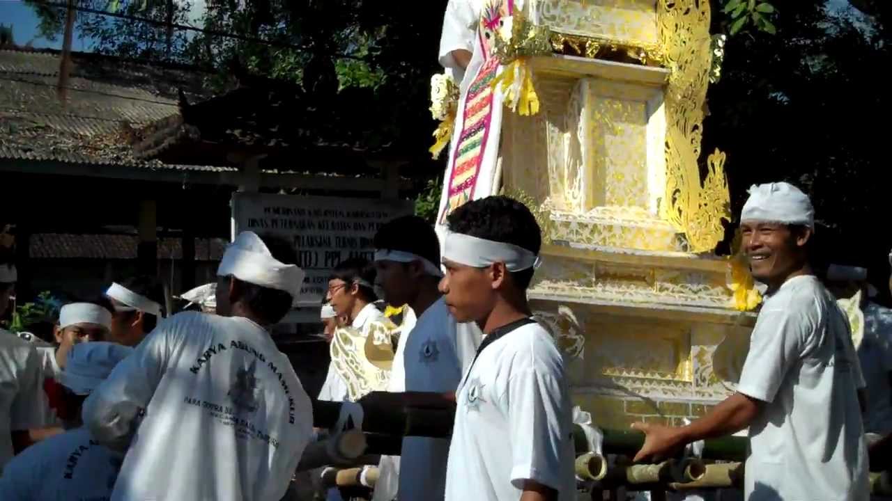 Balinese Funeral Procession near Amed, Bali, Indonesia - YouTube