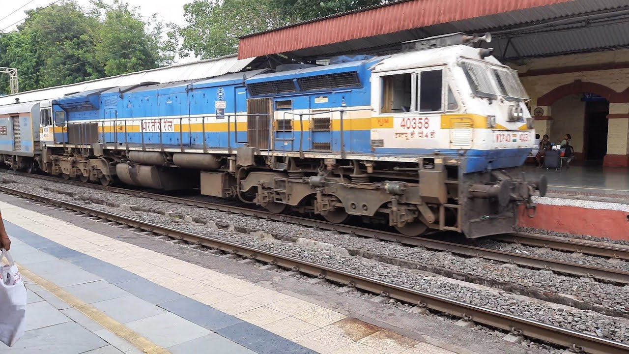 AJMER MYSORE EXPRESS TRAIN (16209) PULLED BY WDP4D DIESEL LOCOMOTIVE ...