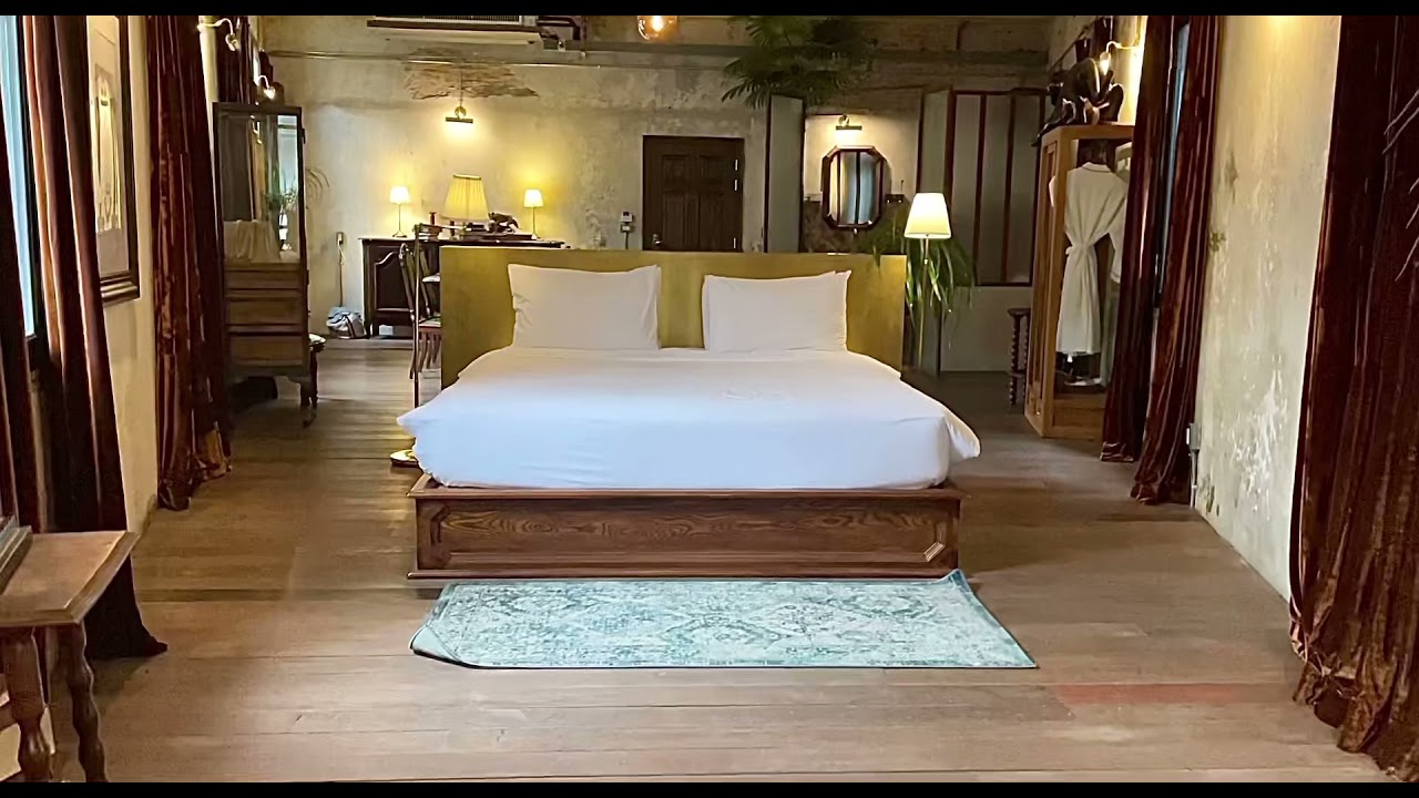 The Mustang Blue Hotel - YouTube