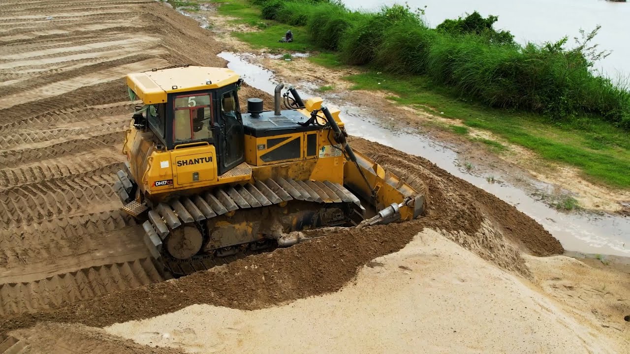 Technique Landfill update Construction - Machine Power Bulldozer Moving ...