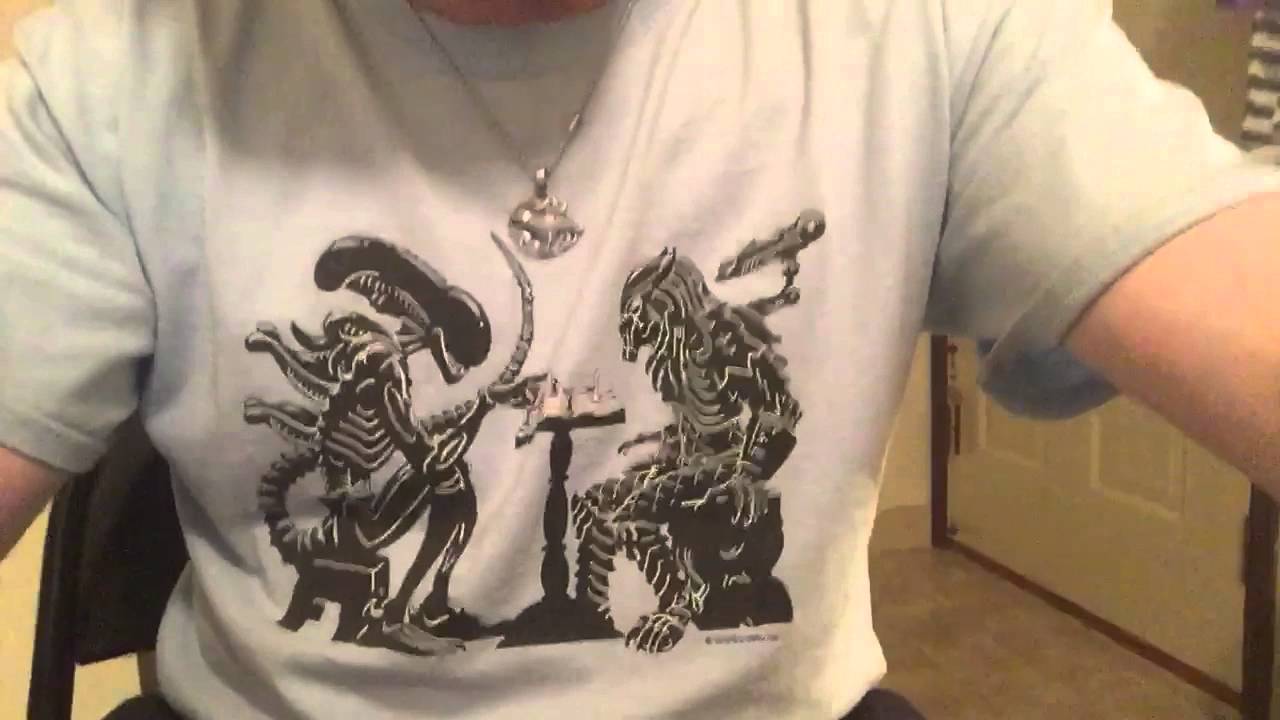 Alien vs Predator T-shirt Review - YouTube