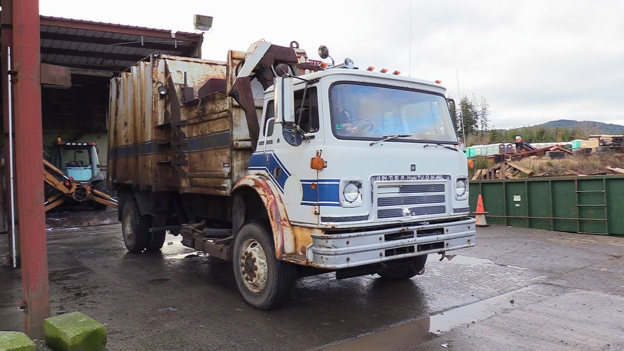 IH Diesel International Cargostar Heil 7000 with Bonus - YouTube