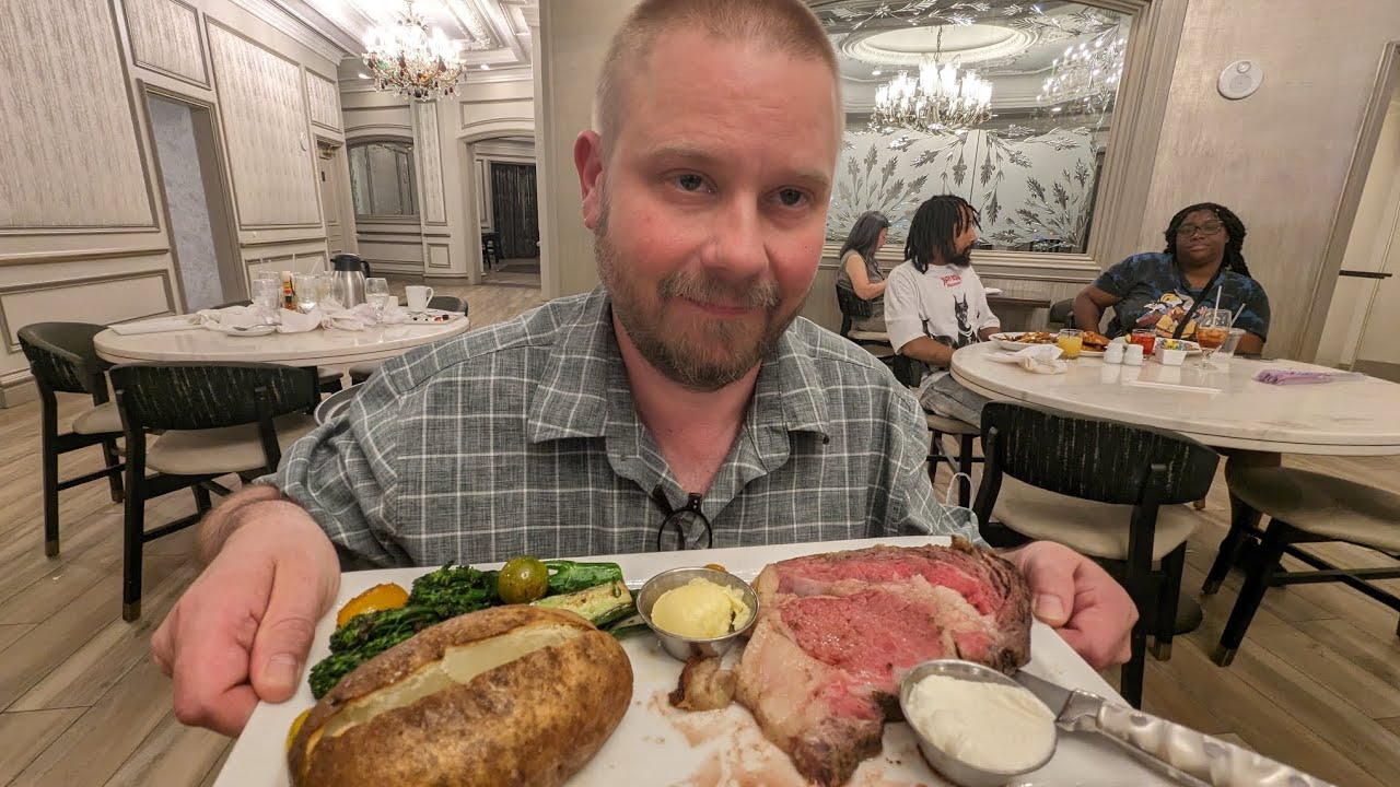 55¢ Cocktails at Sid's Café at the Westgate in Vegas! - YouTube