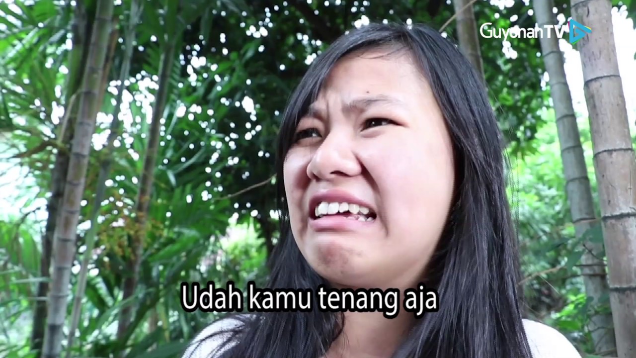 Waduh! Pasangan Ini Bikin Malu Pacaran di Semak-Semak! - YouTube
